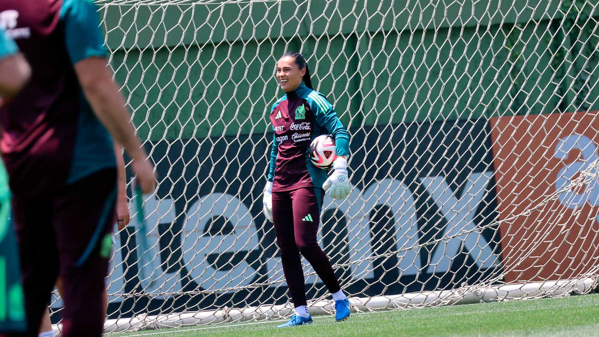 Esthefanny Barreras y la competencia en el arco de México Femenil ...